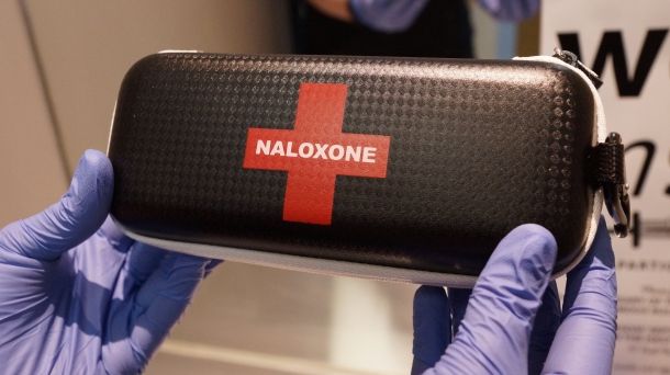 Naloxone : protocole de contrôle visuel de la présence des aiguilles ...